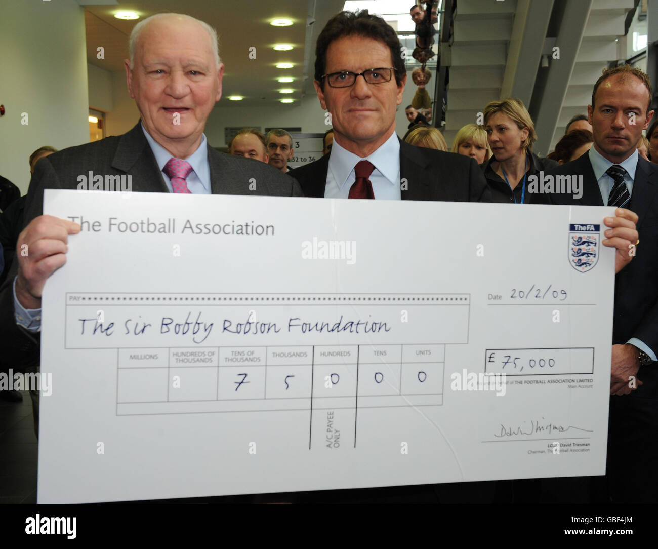 Fabio Capello (right) presents Sir Bobby Robson with a 75,000 cheque ...