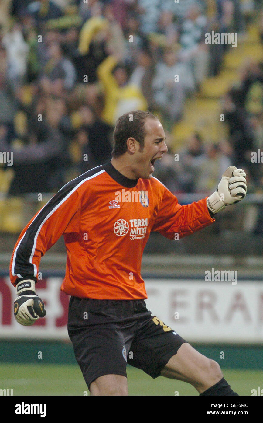 Villarreal goalkeeper Jose Reina celebrates his sides goal Stock Photo ...