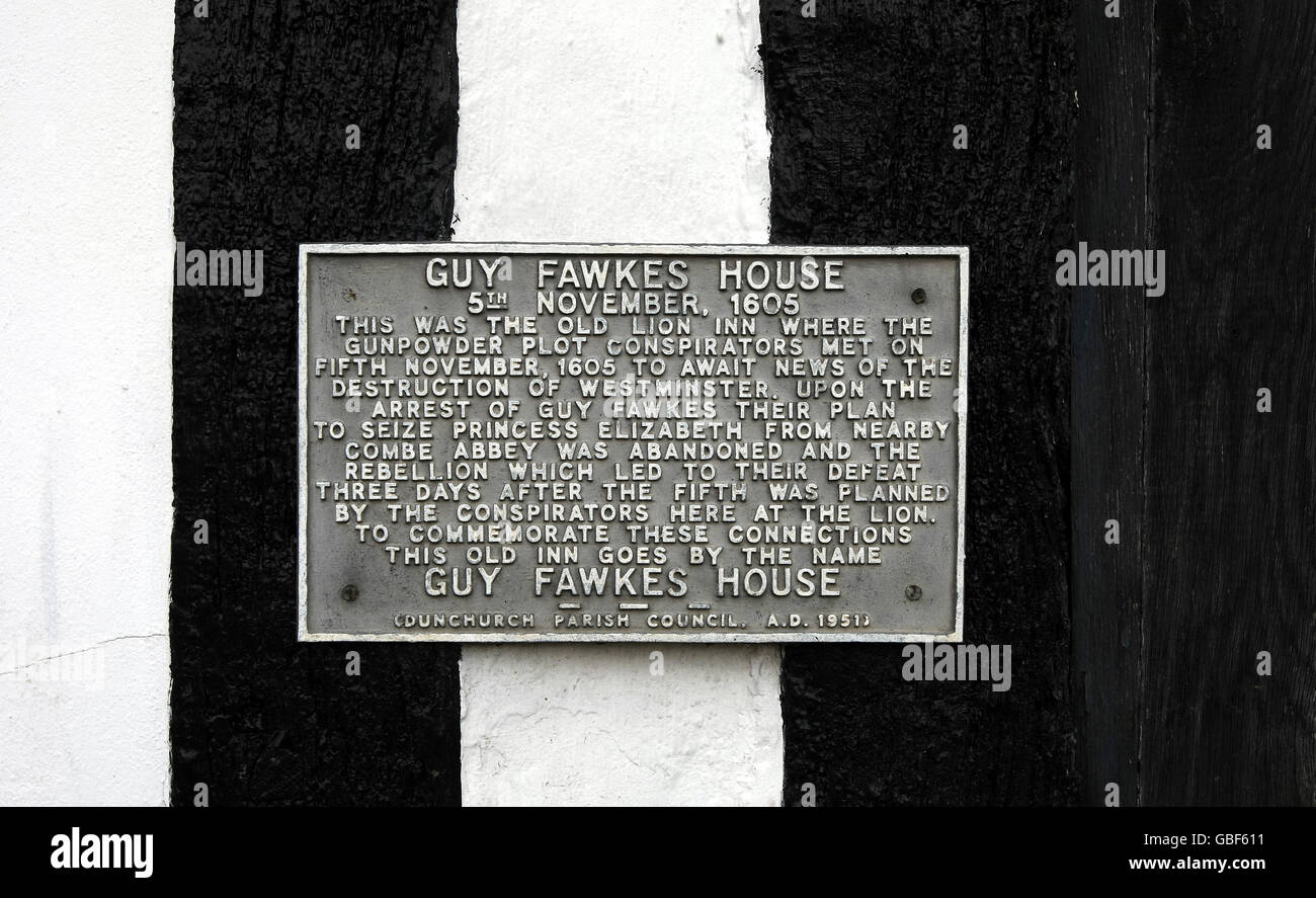 Old lion inn or guy fawkes house in dunchurch hi-res stock photography ...