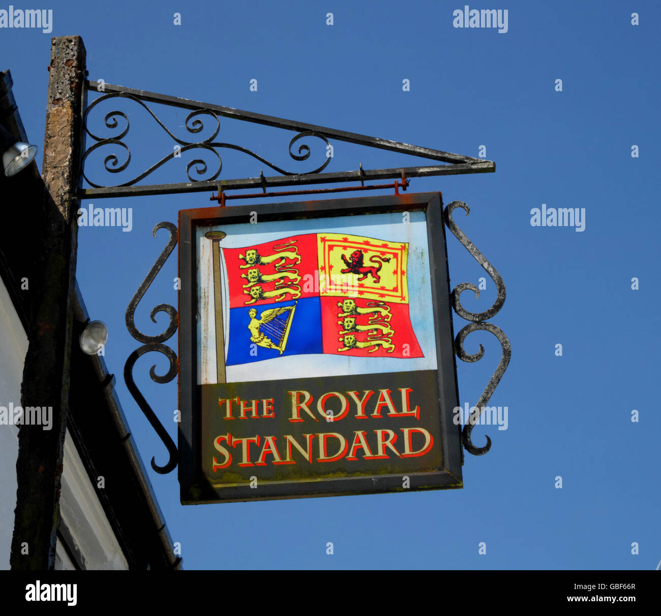 The royal standard pub hi-res stock photography and images - Alamy