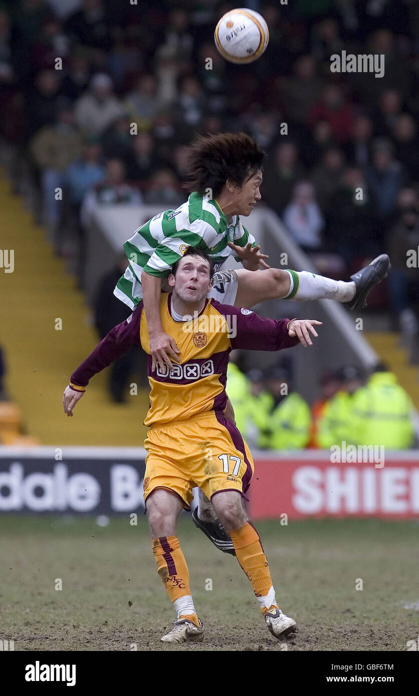 Celtic's Shunsuke Nakamura rises above Motherwell's Jim O'Brien (below ...