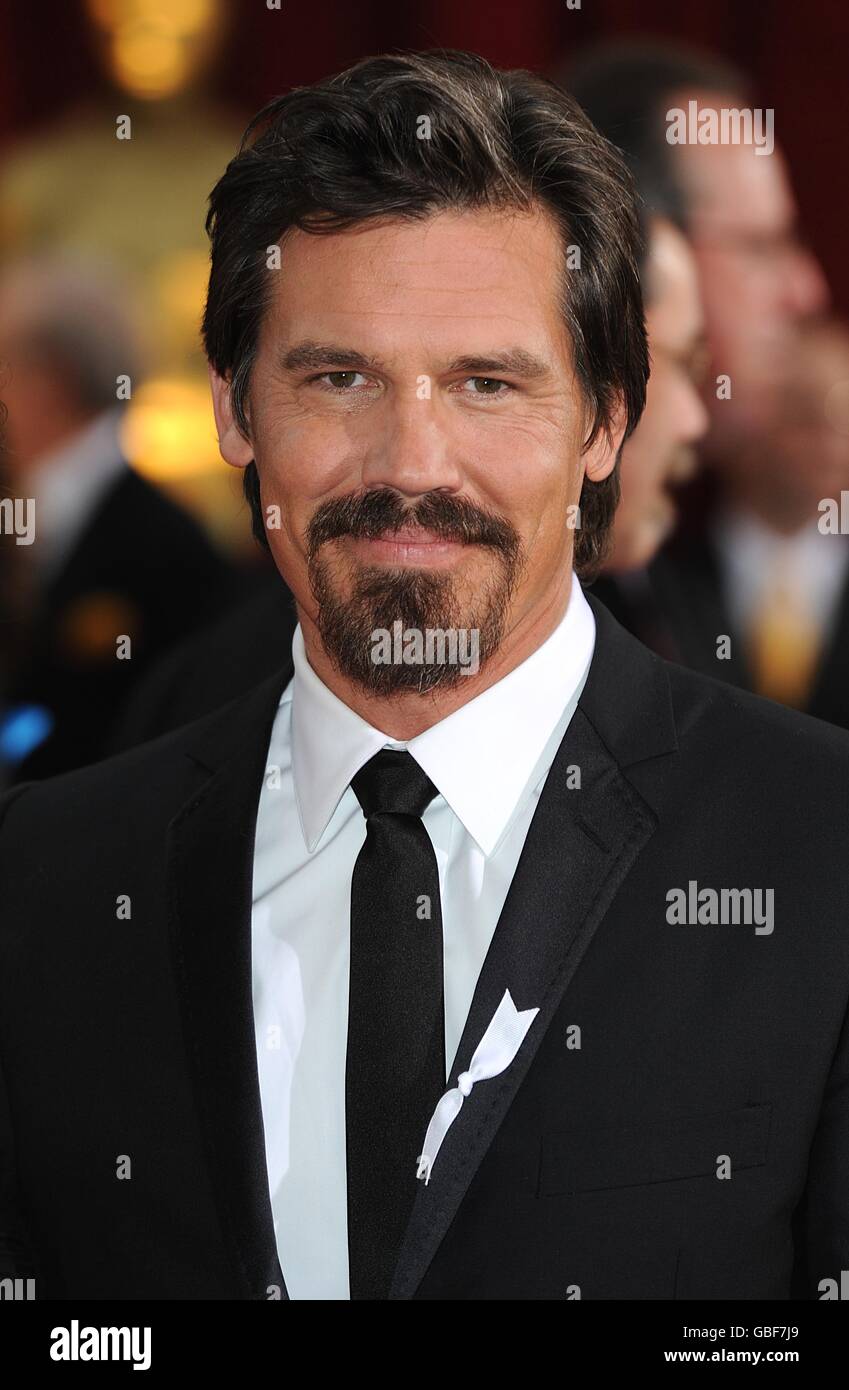 Josh Brolin arriving for the 81st Academy Awards at the Kodak Theatre ...