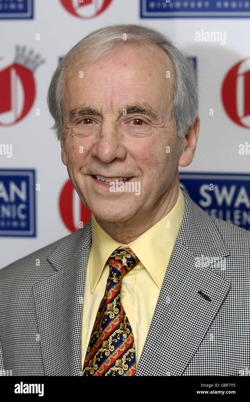 Andrew sachs portrait hi-res stock photography and images - Alamy