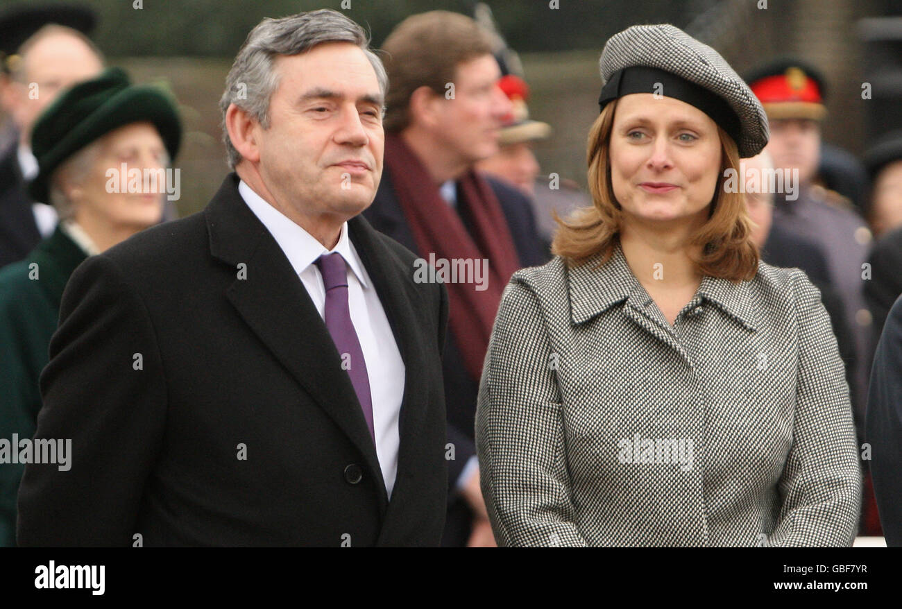 Queen Mother statue unveiled Stock Photo - Alamy