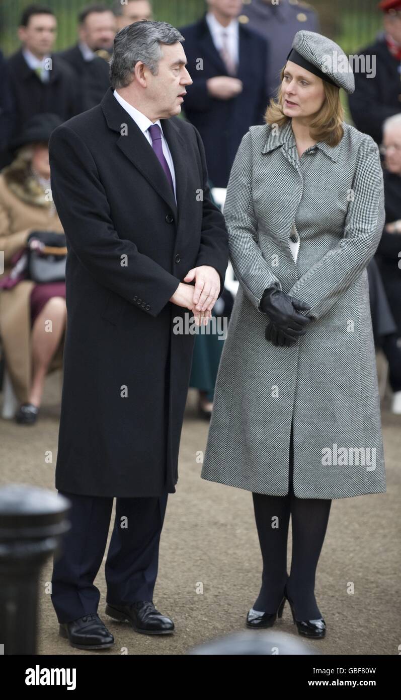 Queen Mother statue unveiled Stock Photo - Alamy