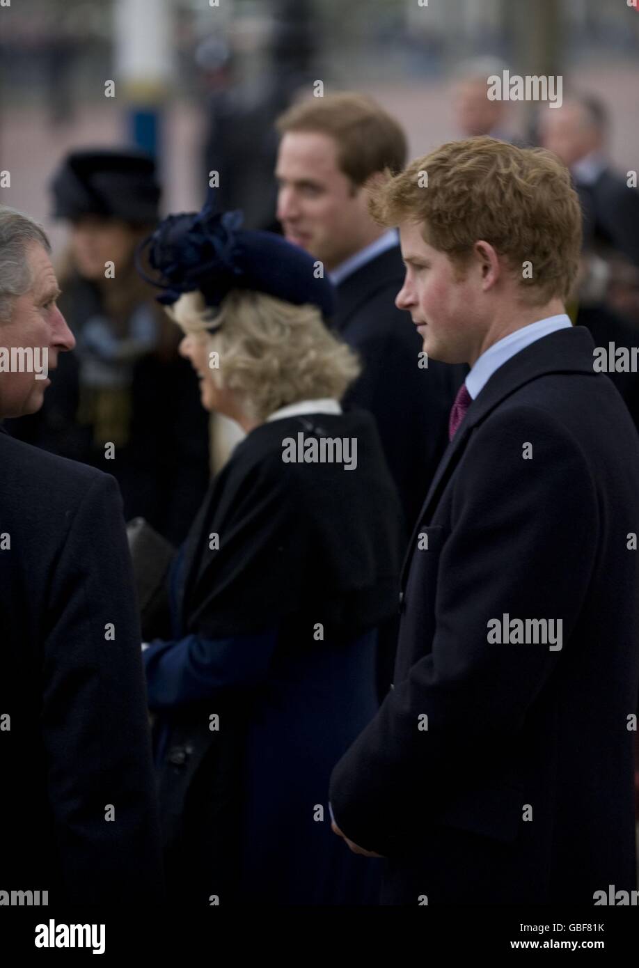 Queen Mother statue unveiled Stock Photo - Alamy