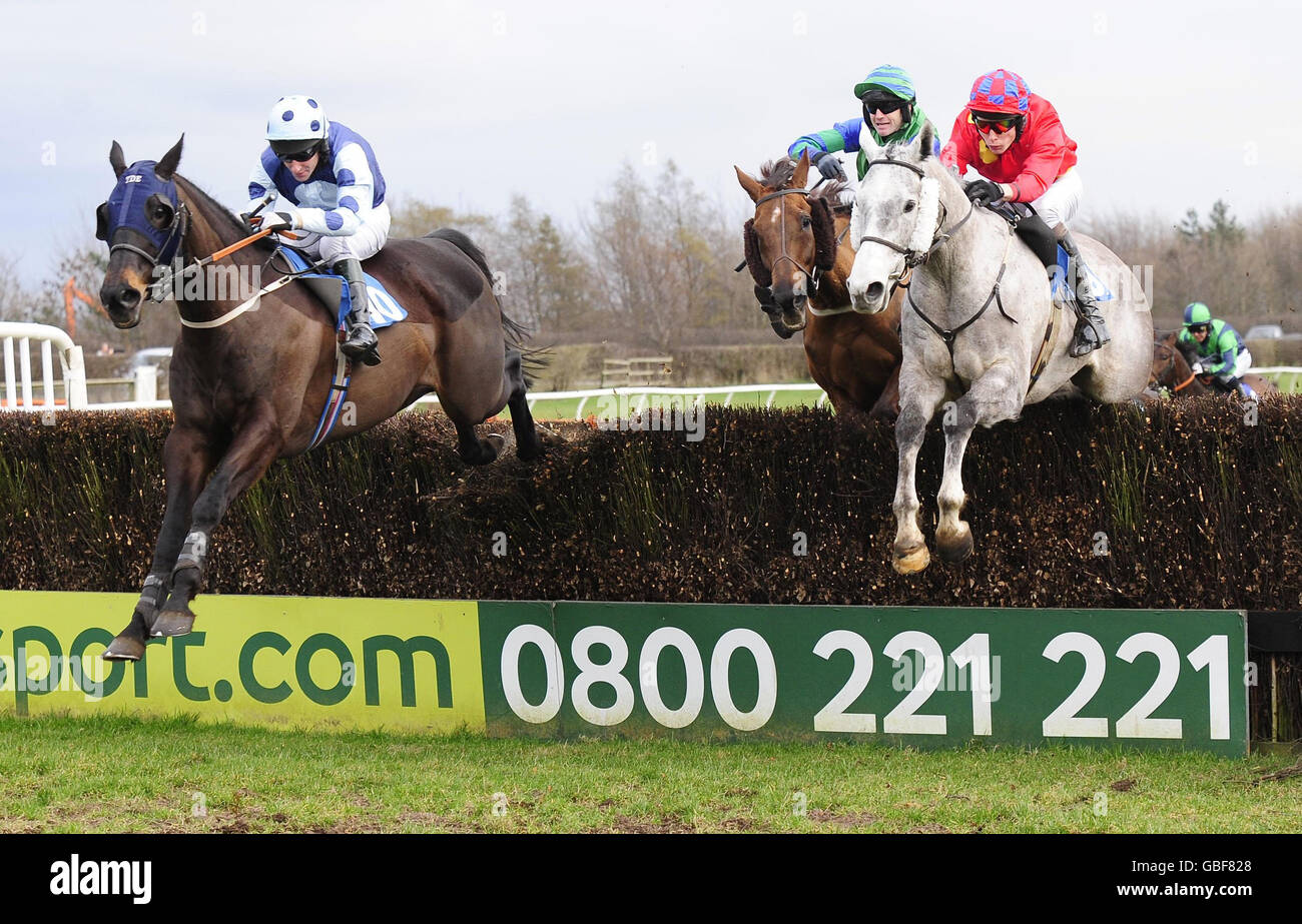 Horse Racing - Catterick Racecourse Stock Photo - Alamy