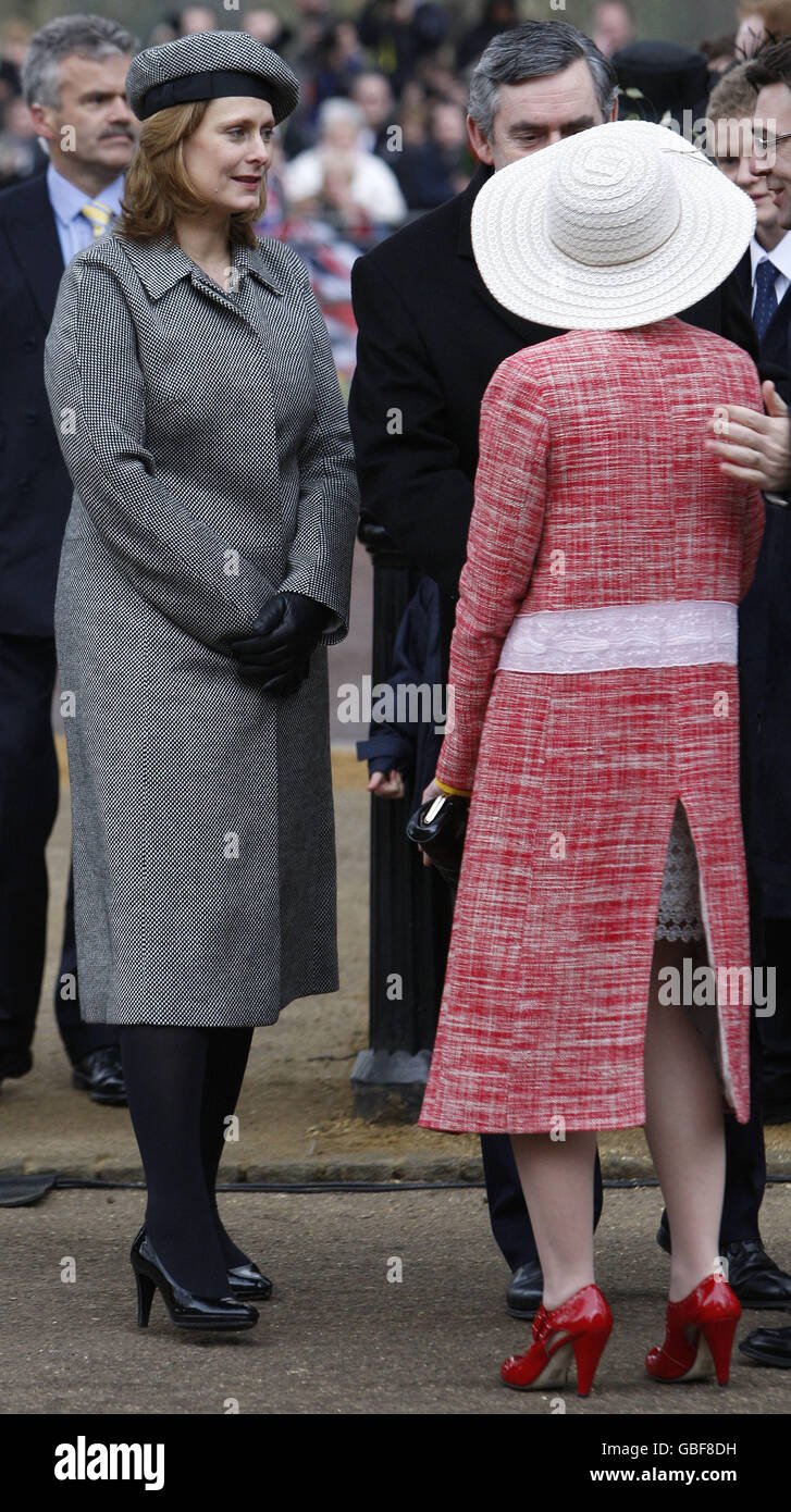 Queen Mother statue unveiled Stock Photo - Alamy