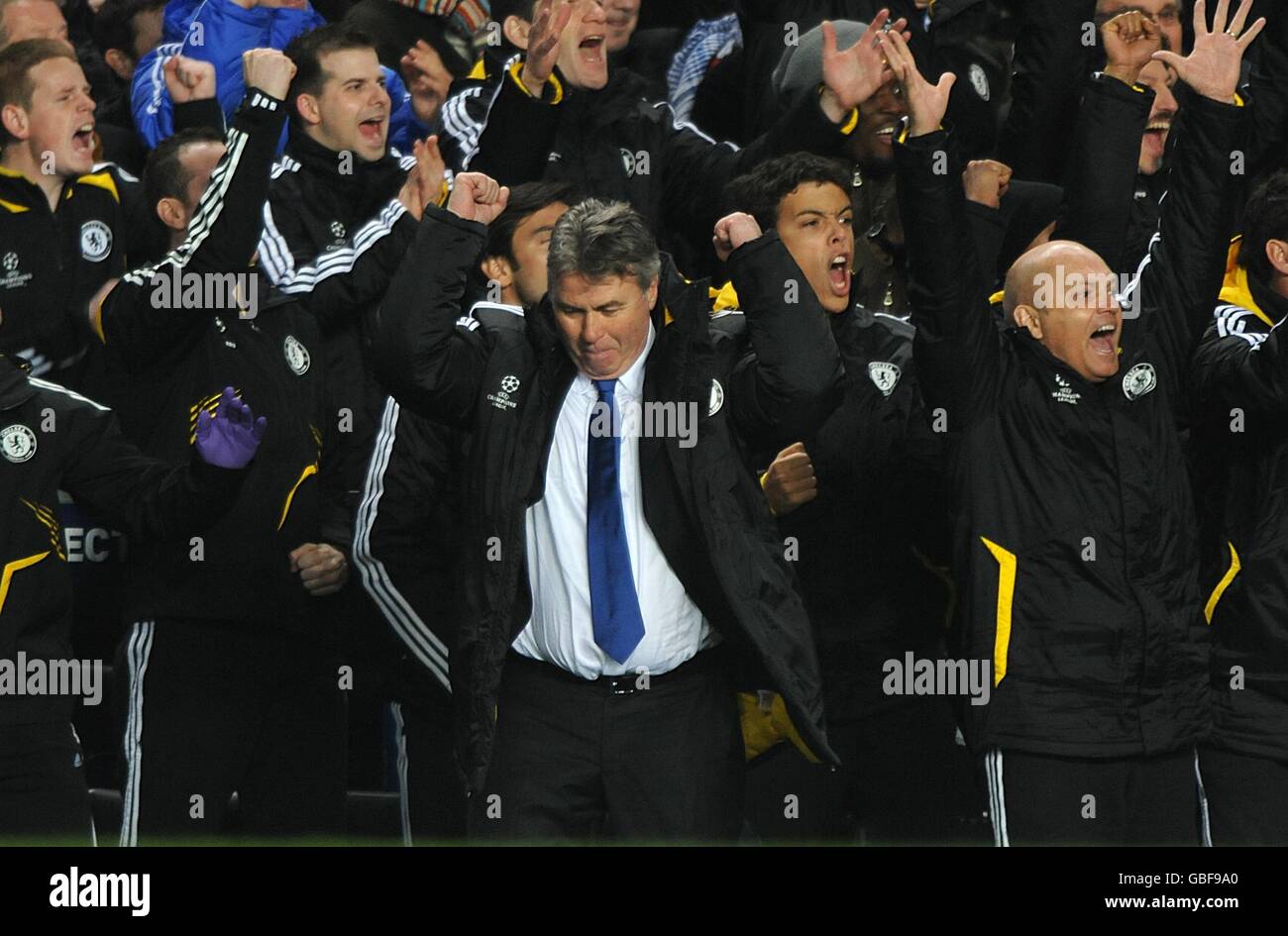 Chelsea's manager Guus Hiddink (centre) and the rest of the bench ...