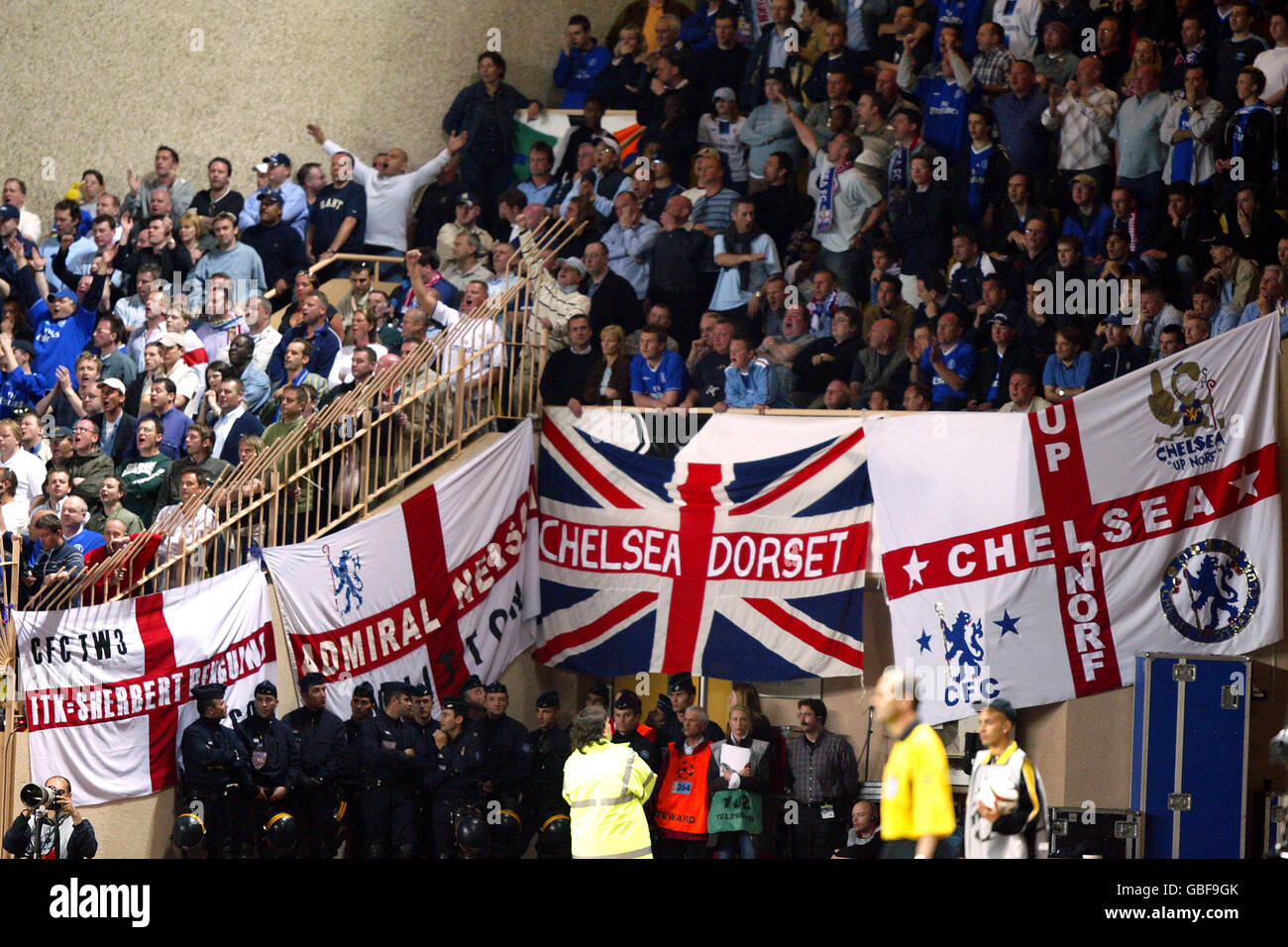 Chelsea fans cheer on team hi-res stock photography and images - Alamy