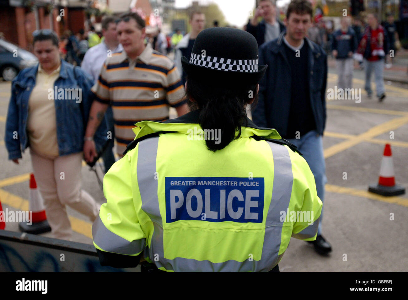 Football man utd rear view police hi-res stock photography and images ...