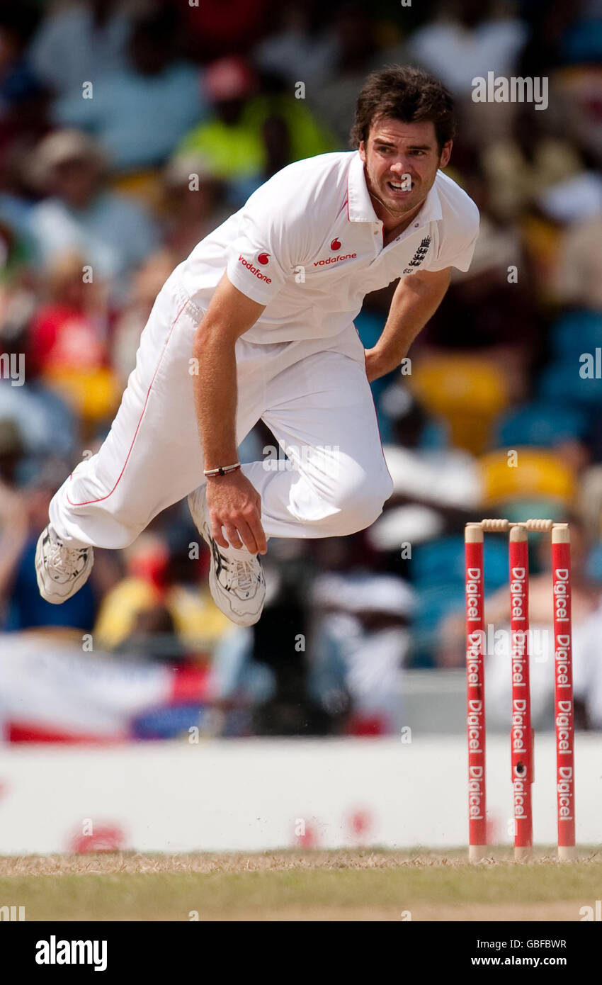 England's jimmy anderson bowling hi-res stock photography and images ...