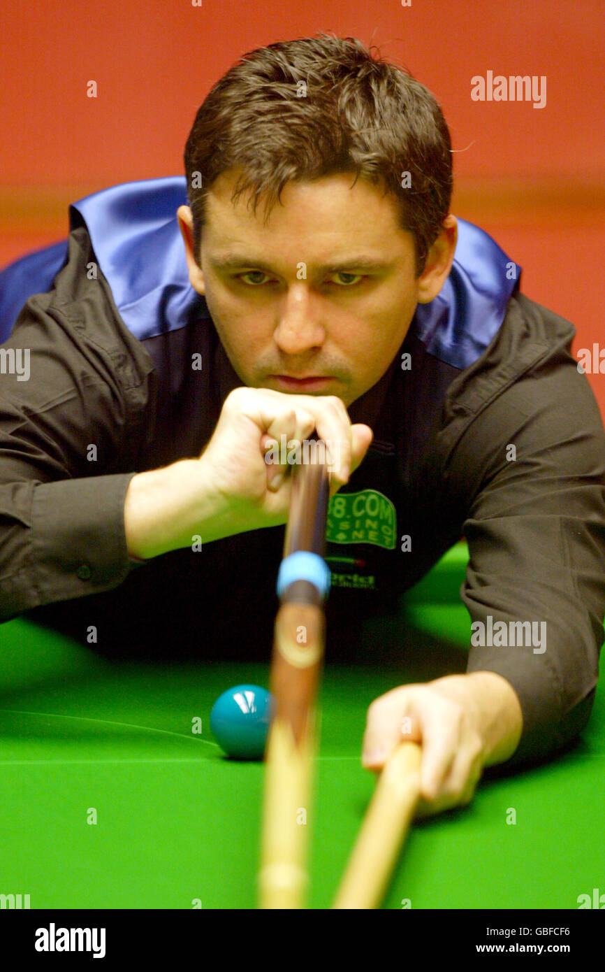 Snooker - Embassy World Championship 2004 Stock Photo - Alamy