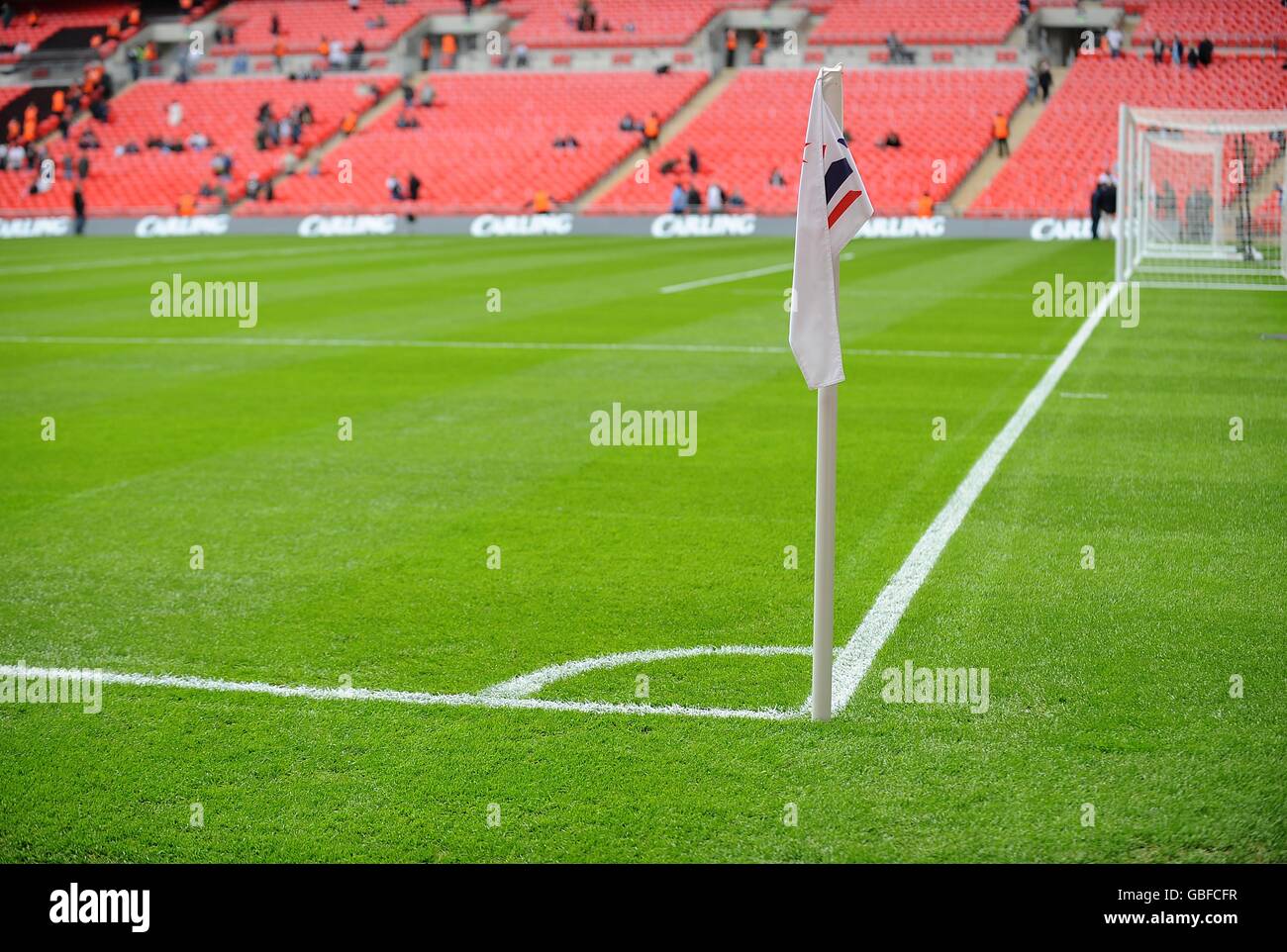 Tottenham hotspur stadium corner flag hi-res stock photography and ...