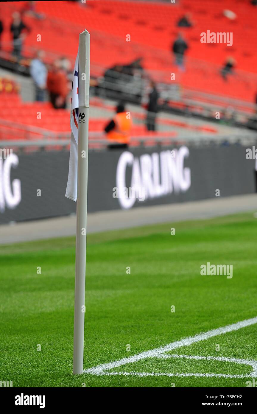 Tottenham hotspur stadium corner flag hi-res stock photography and ...