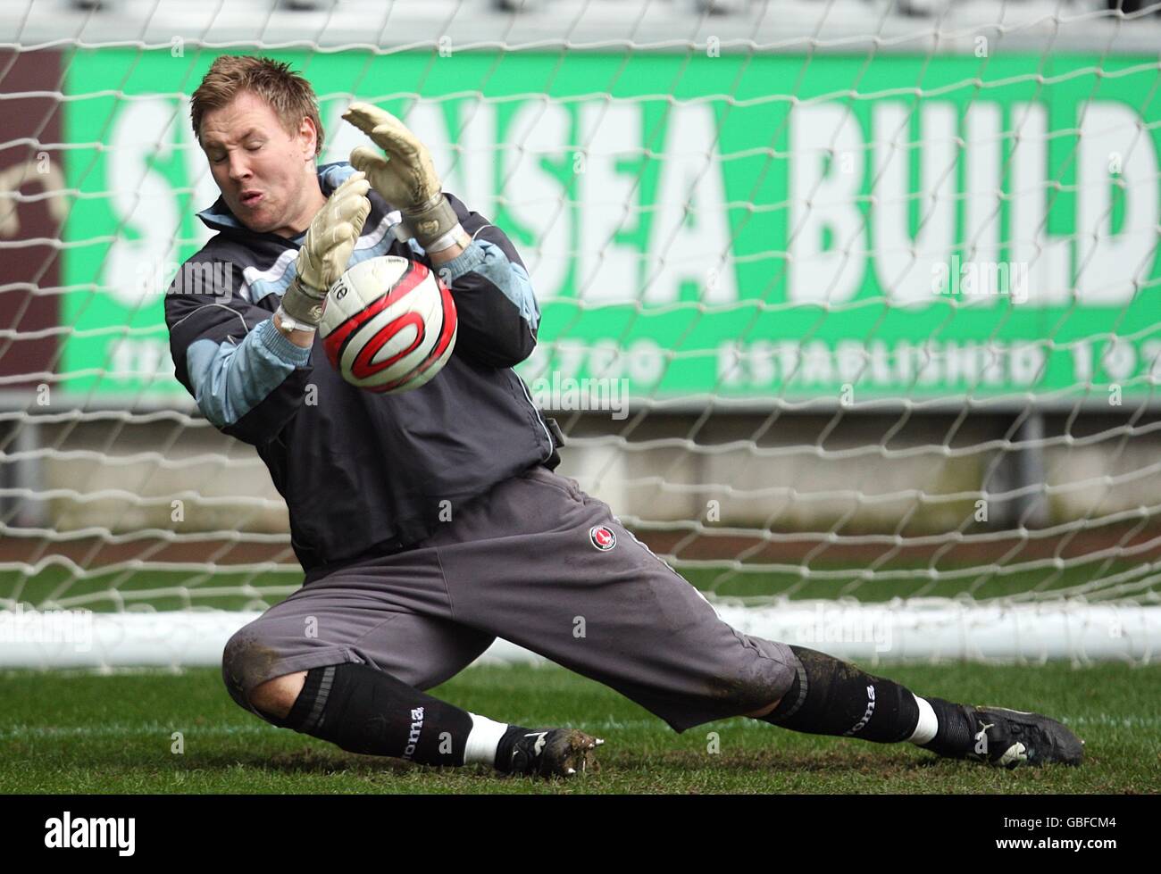 Charlton athletic goalkeeper robert elliott hi-res stock photography ...