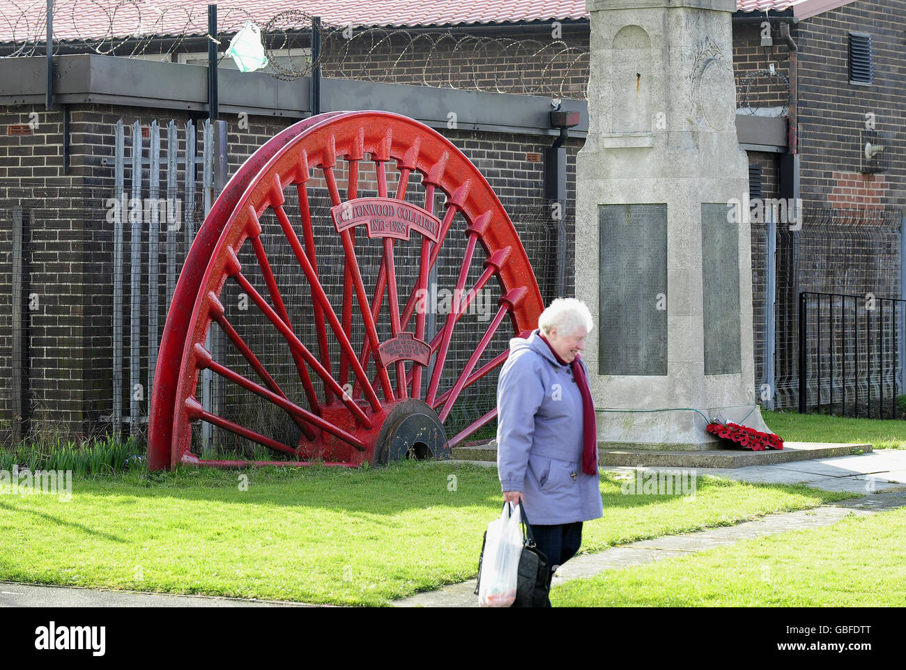 Memorial pit wheel hi-res stock photography and images - Alamy
