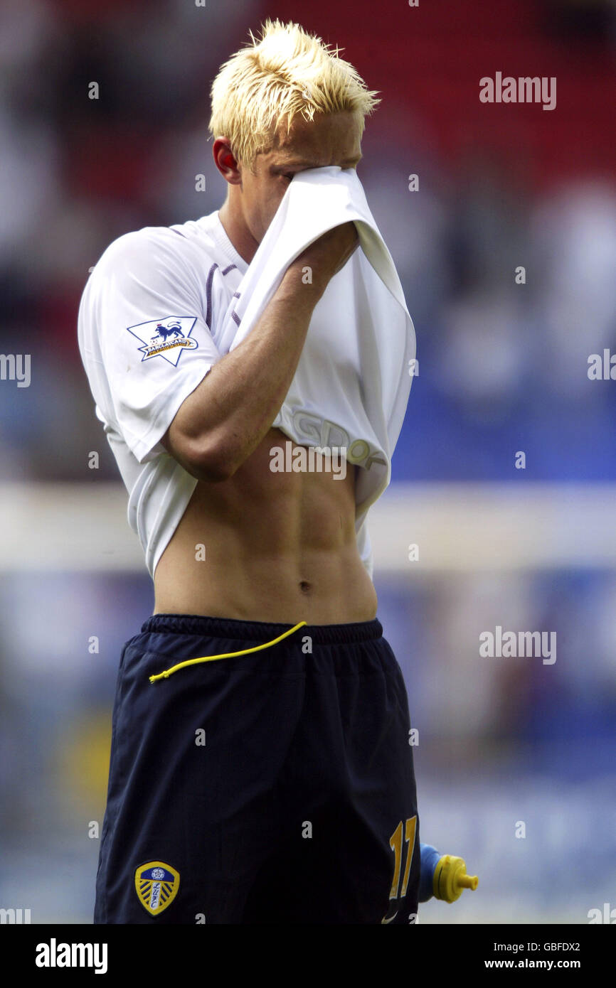 Leeds United's Alan Smith walks off in tears after losing against ...