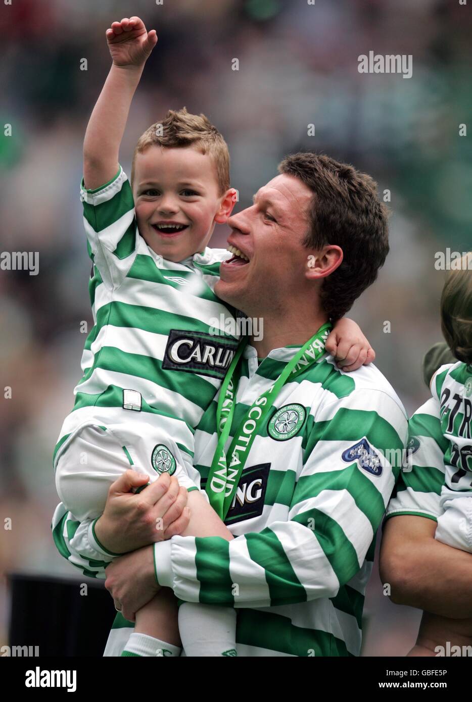 Celtics alan thompson with his son hi-res stock photography and images ...