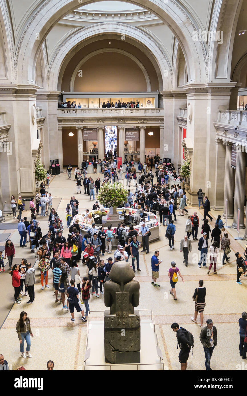 The Metropolitan Museum of Art, The Great Hall, NYC Stock Photo - Alamy