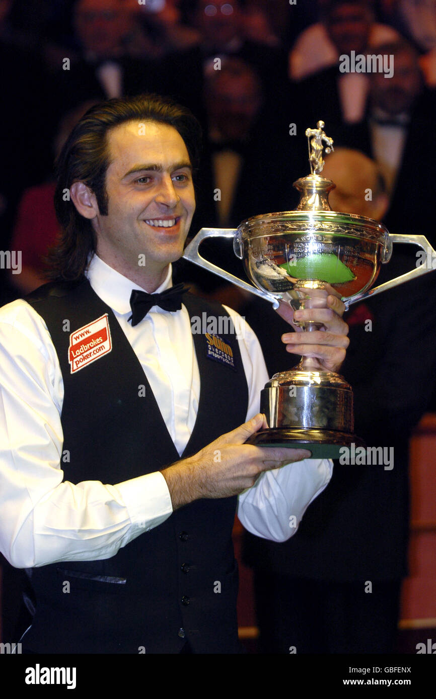 Snooker - Embassy World Championship 2004 - Final Stock Photo - Alamy