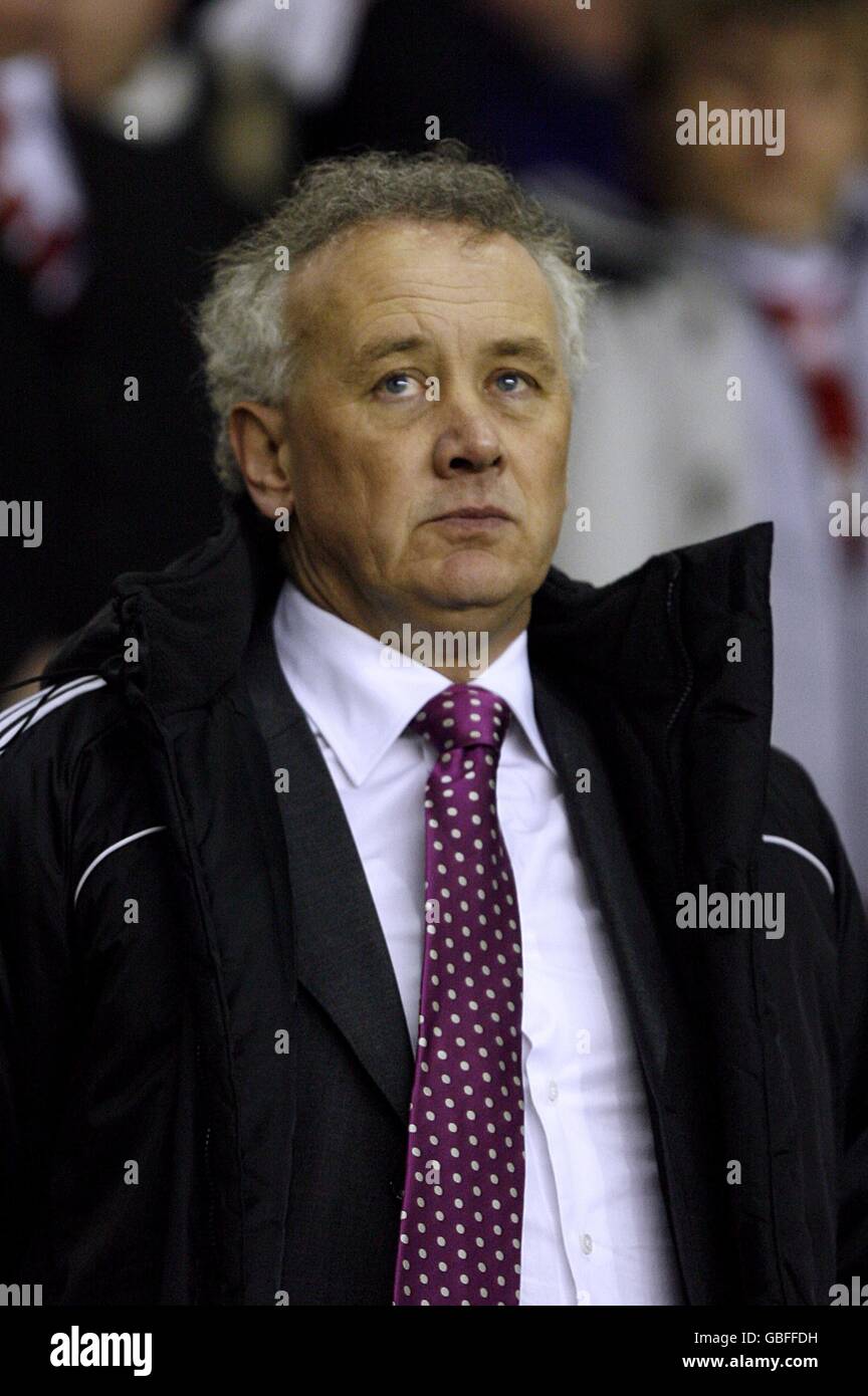 Liverpool chief executive rick parry hi-res stock photography and ...