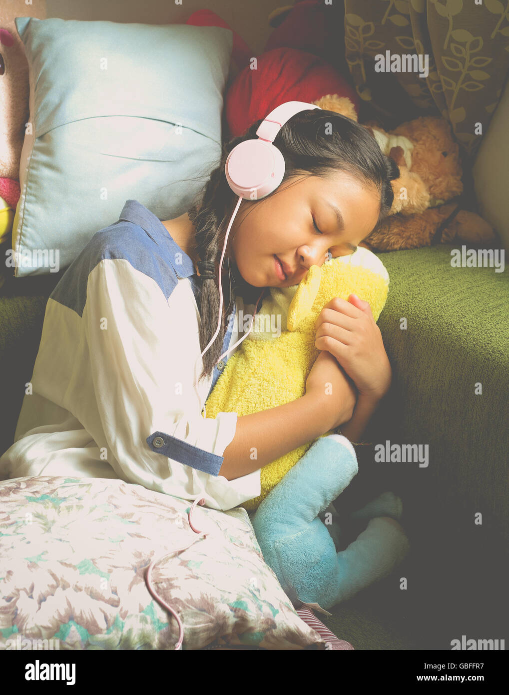 portrait girl listen music,Young asia girl with headphones, teenage ...