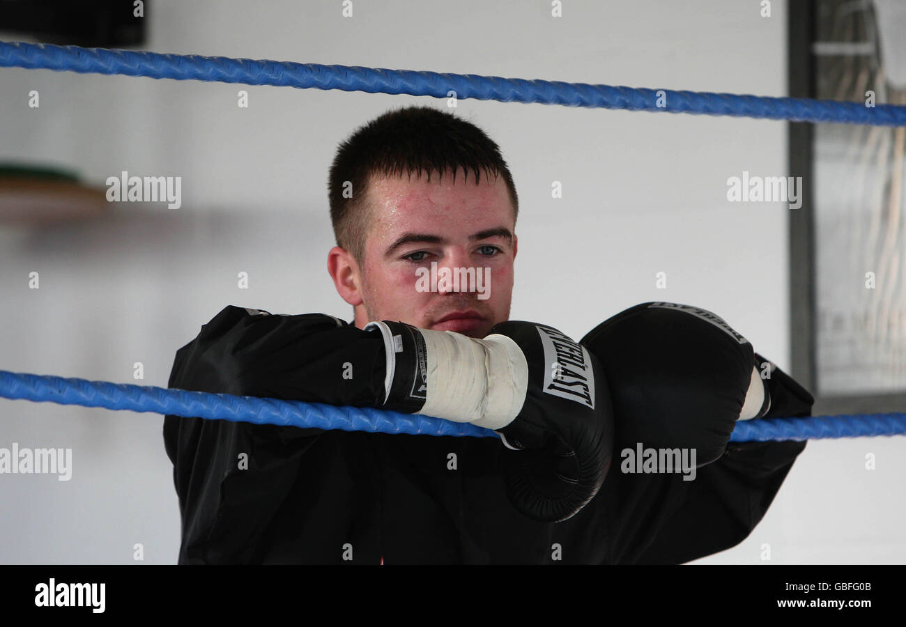 Boxing - Frankie Gavin Training Session - Arnies Gym. Boxer Frankie ...