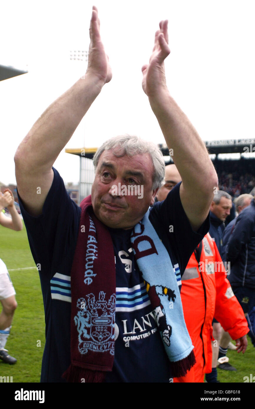 Burnley Manager Stan Ternent bids an emotional farewell to the fans ...