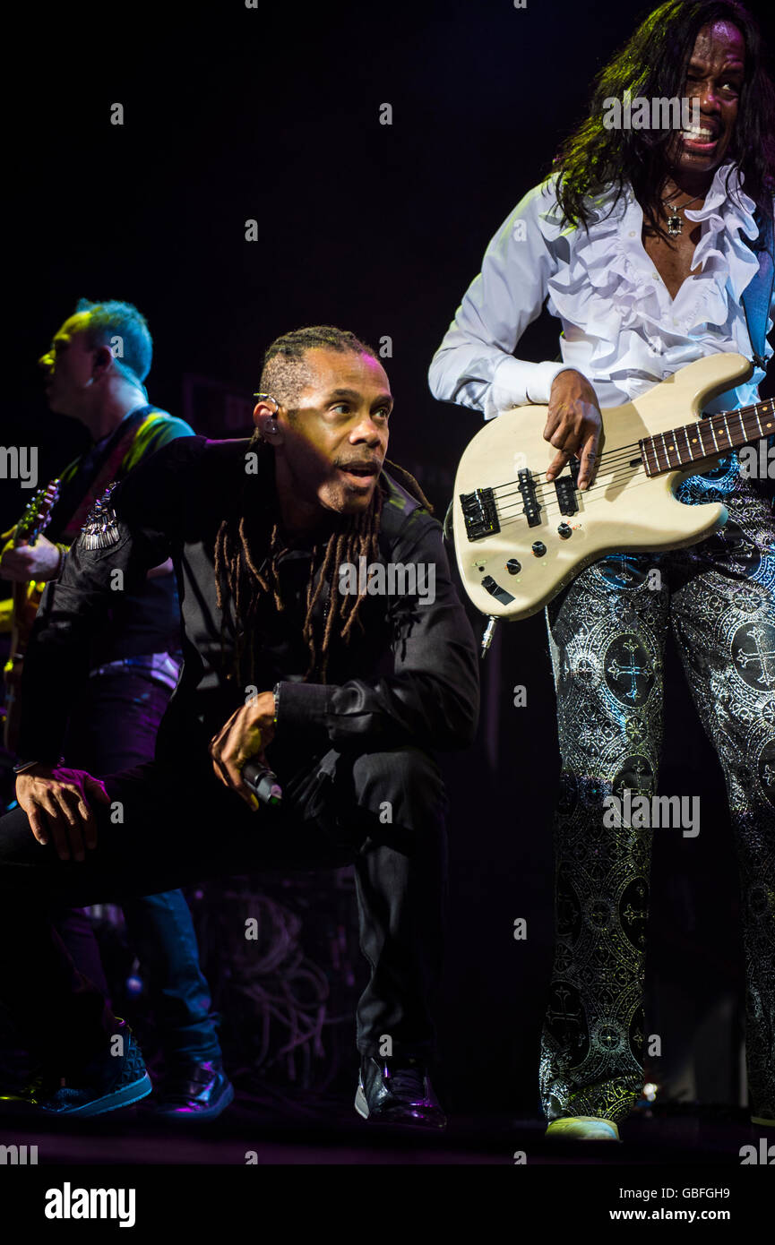 B david whitworth musician hi-res stock photography and images - Alamy