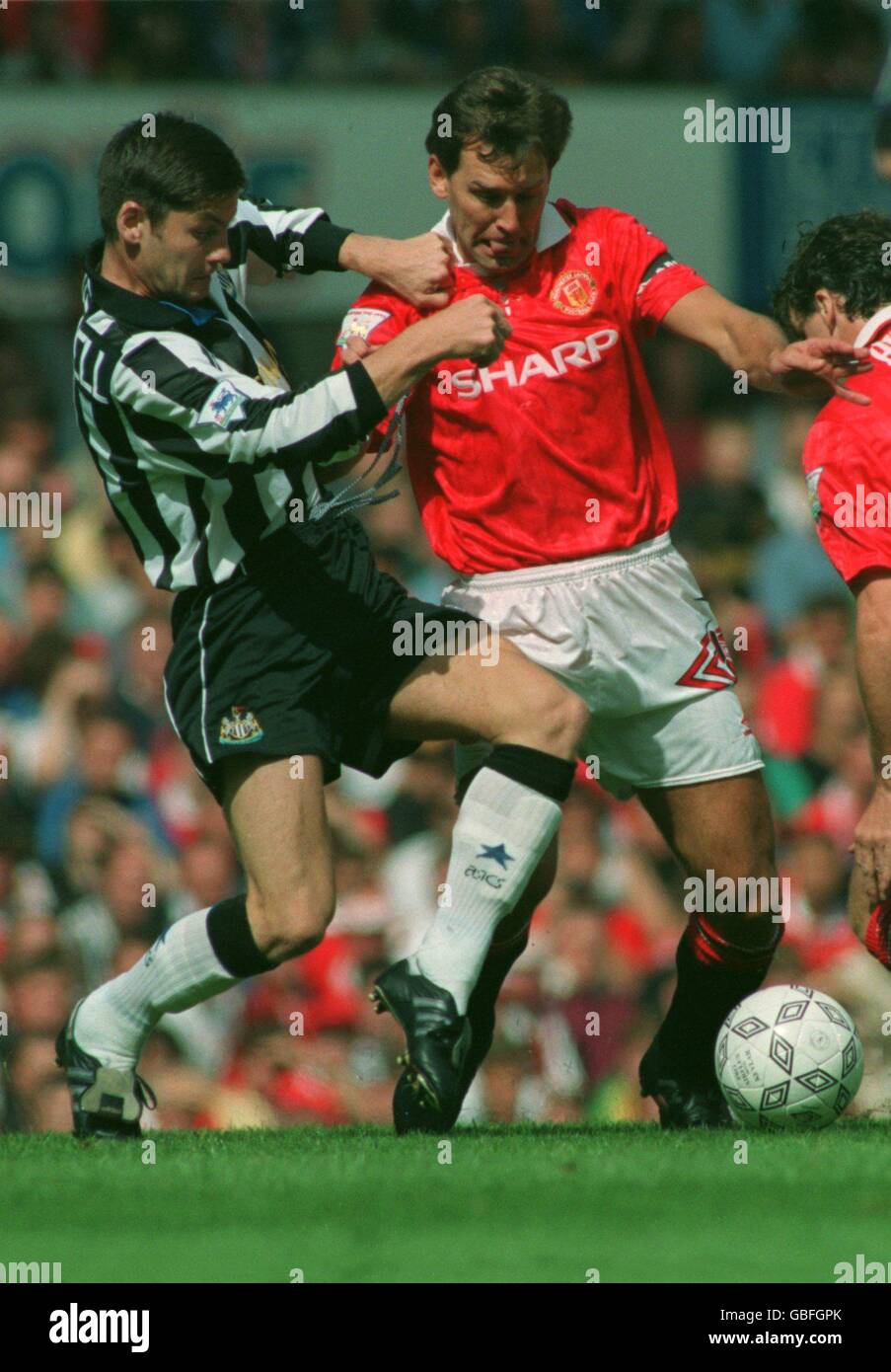 PAUL BRACEWELL [NEWCASTLE UNITED] AND BRYAN ROBSON [MANCHESTER UNITED ...