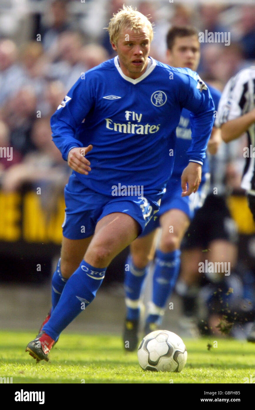 Soccer - FA Barclaycard Premiership - Newcastle United v Chelsea. Eidur ...