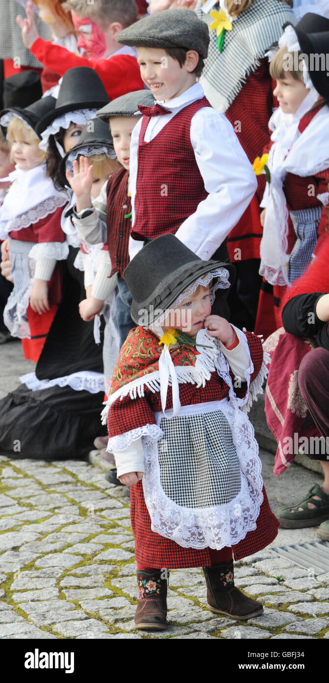 Welsh national costume hi-res stock photography and images - Alamy