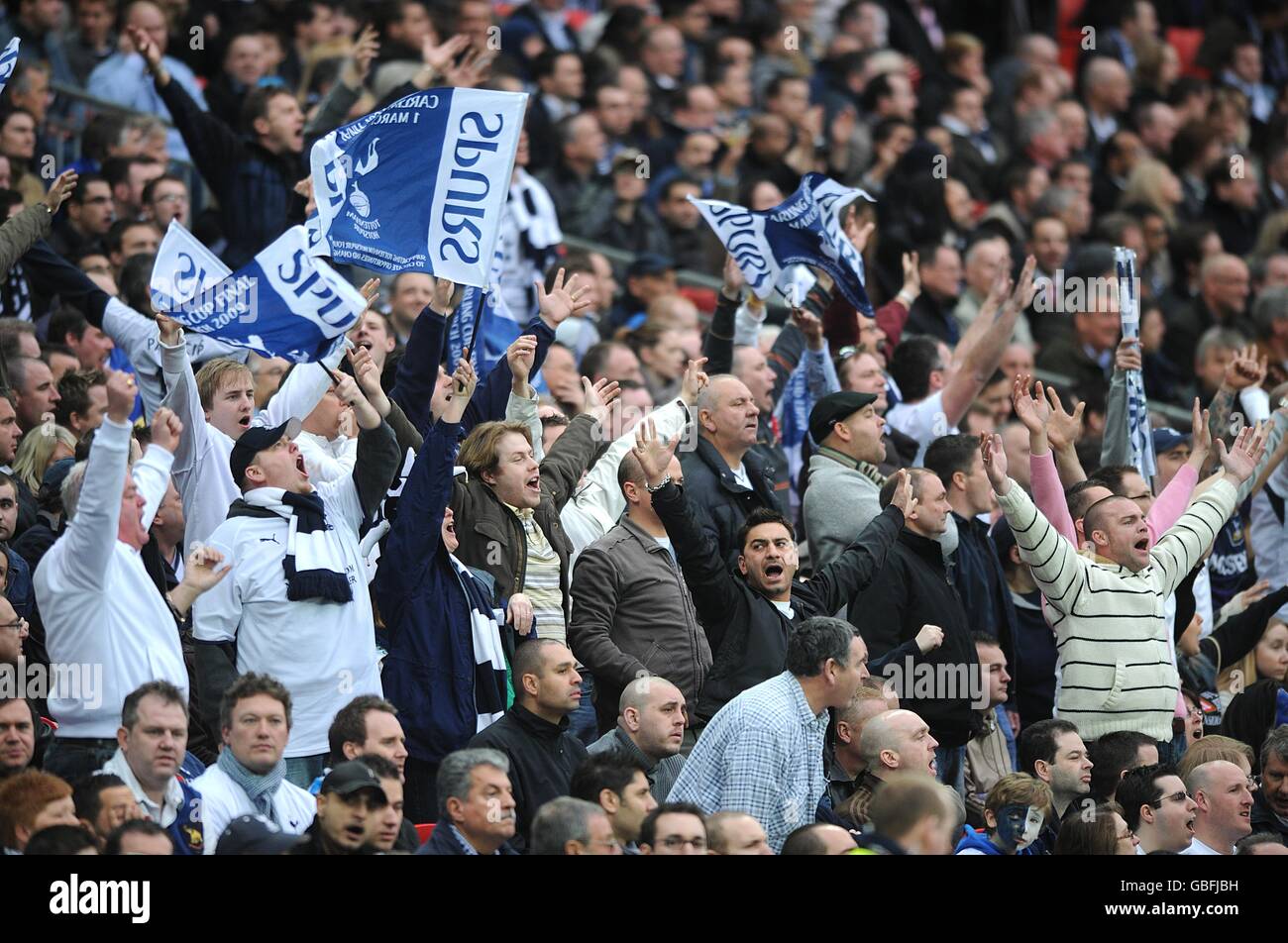 Tottenham hotspur fans cheer hi-res stock photography and images - Alamy