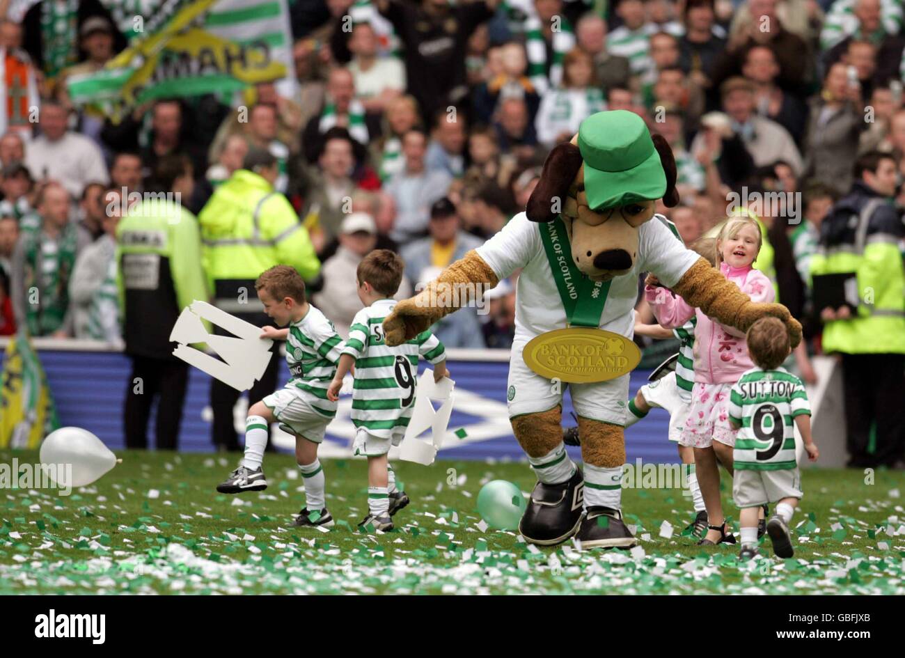 Football mascot with children hi-res stock photography and images - Alamy