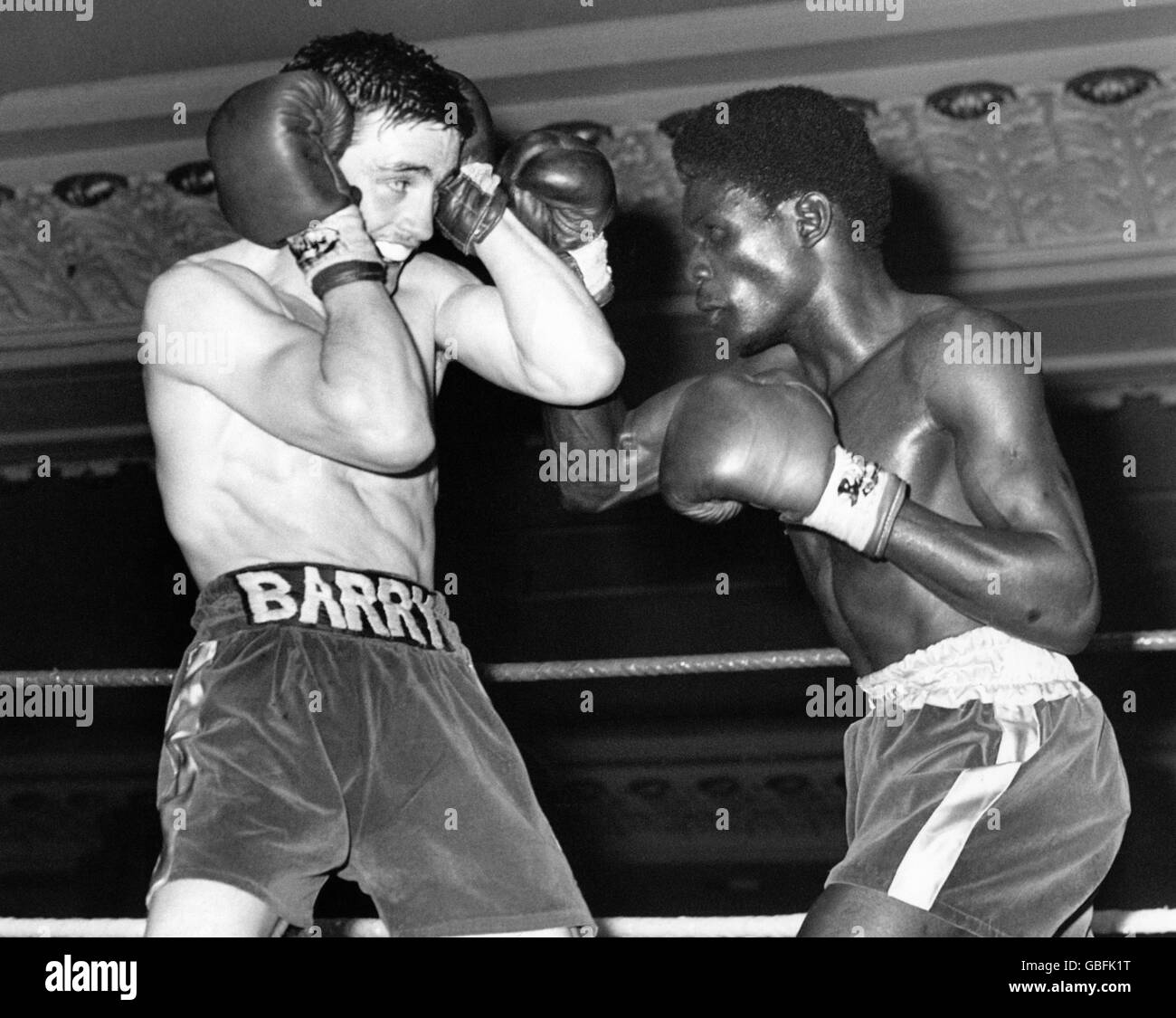 Boxing - Featherweight - Barry McGuigan v Young Ali Stock Photo - Alamy