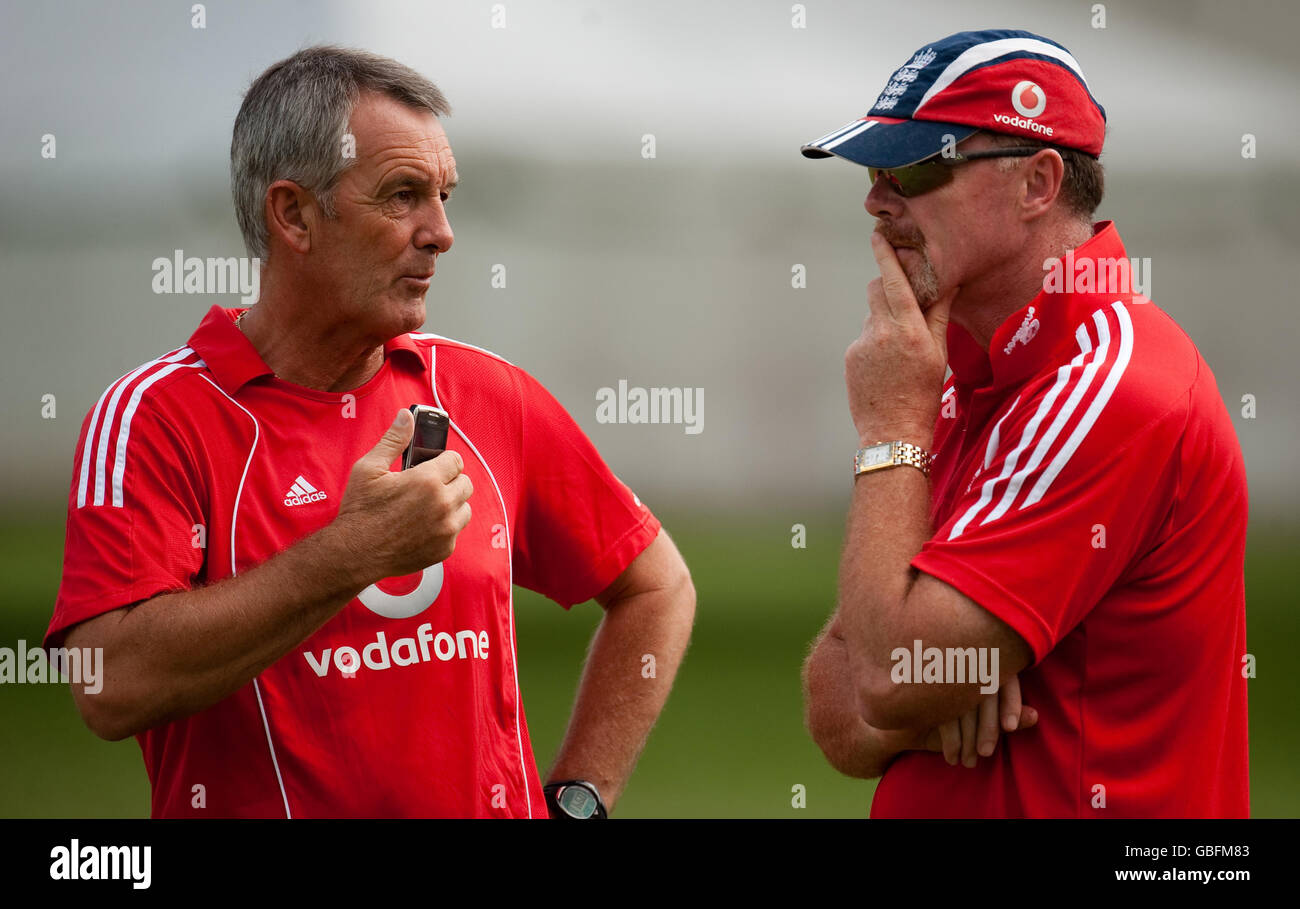 Cricket expert hi-res stock photography and images - Alamy