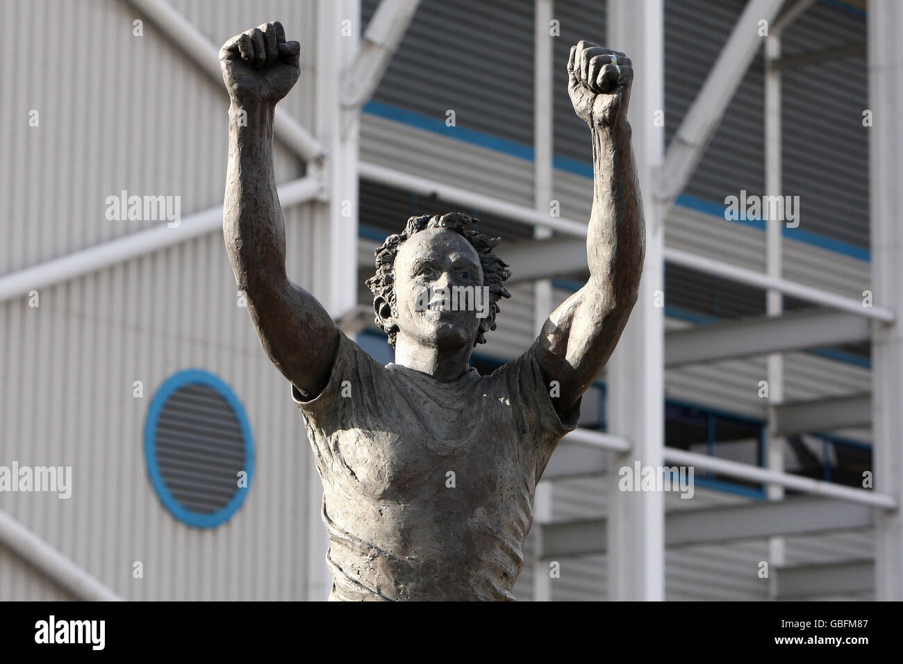 Billy bremner statue leeds hi-res stock photography and images - Alamy
