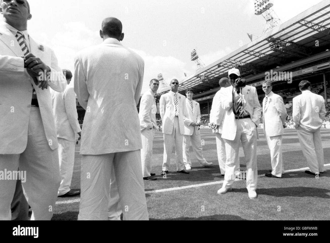 Liverpool white suits wembley hi-res stock photography and images - Alamy