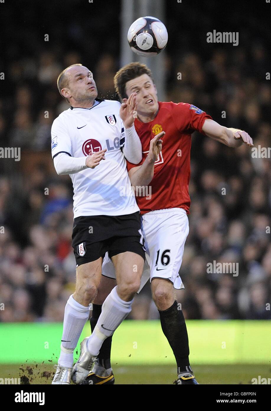 Fulham's Danny Murphy (left) and Manchester United's Michael Carrick ...