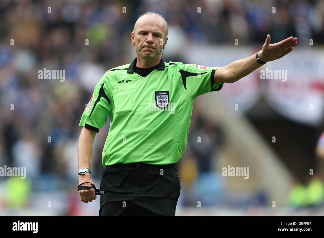 Football referee steve bennett High Resolution Stock Photography and ...