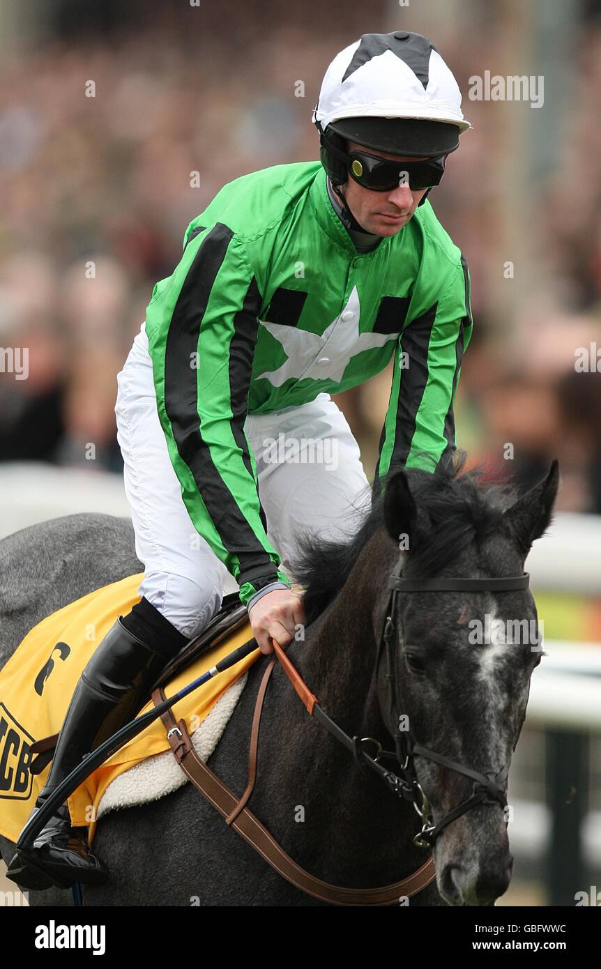 Richard mcgrath jockey hi-res stock photography and images - Alamy