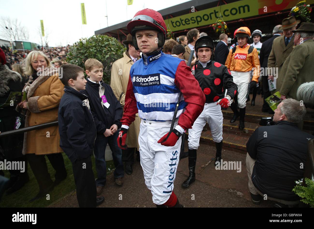 Jockey Robert Thornton prior to the JCB Triumph Hurdle Stock Photo - Alamy