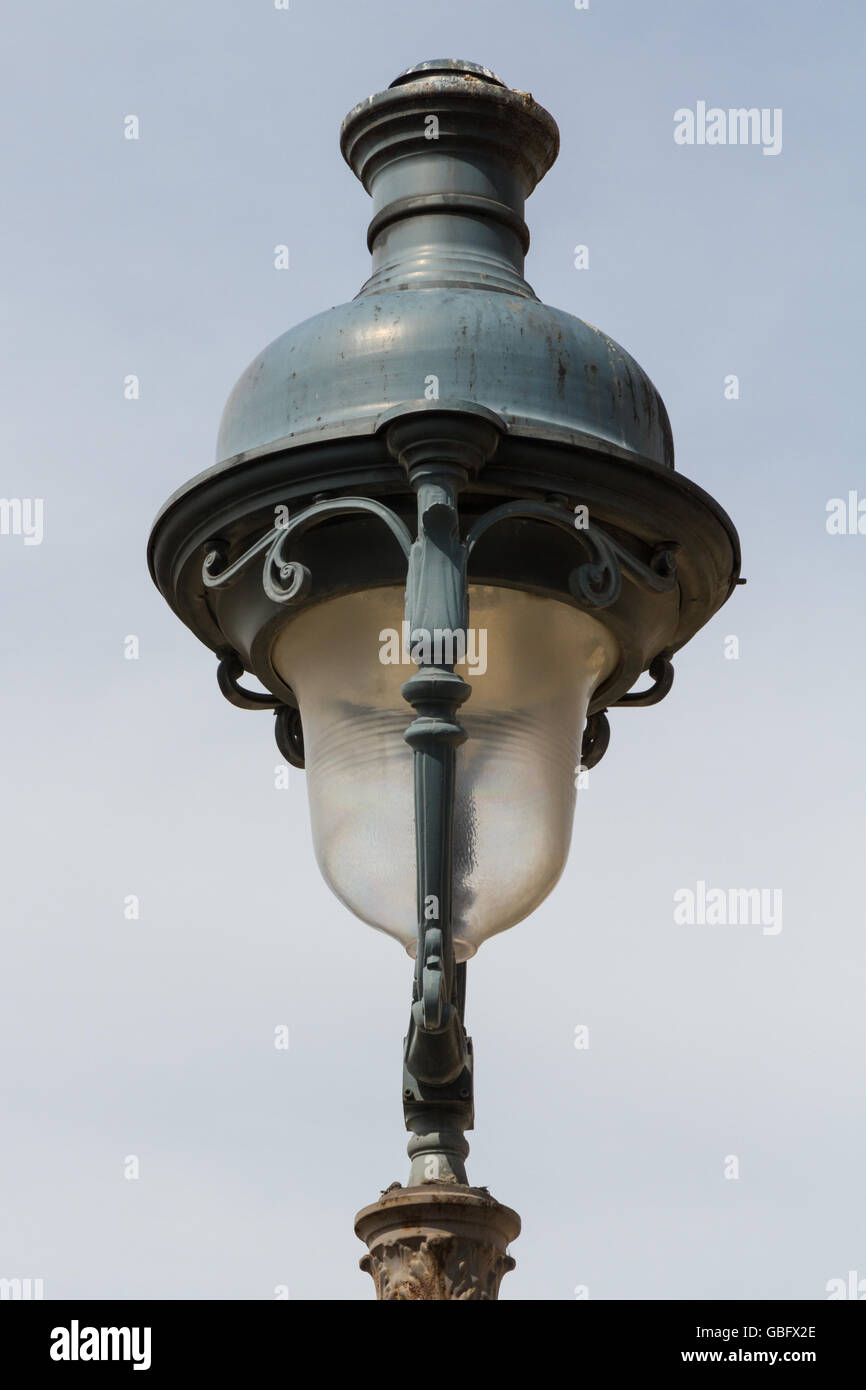 Parisian lamppost hi-res stock photography and images - Alamy