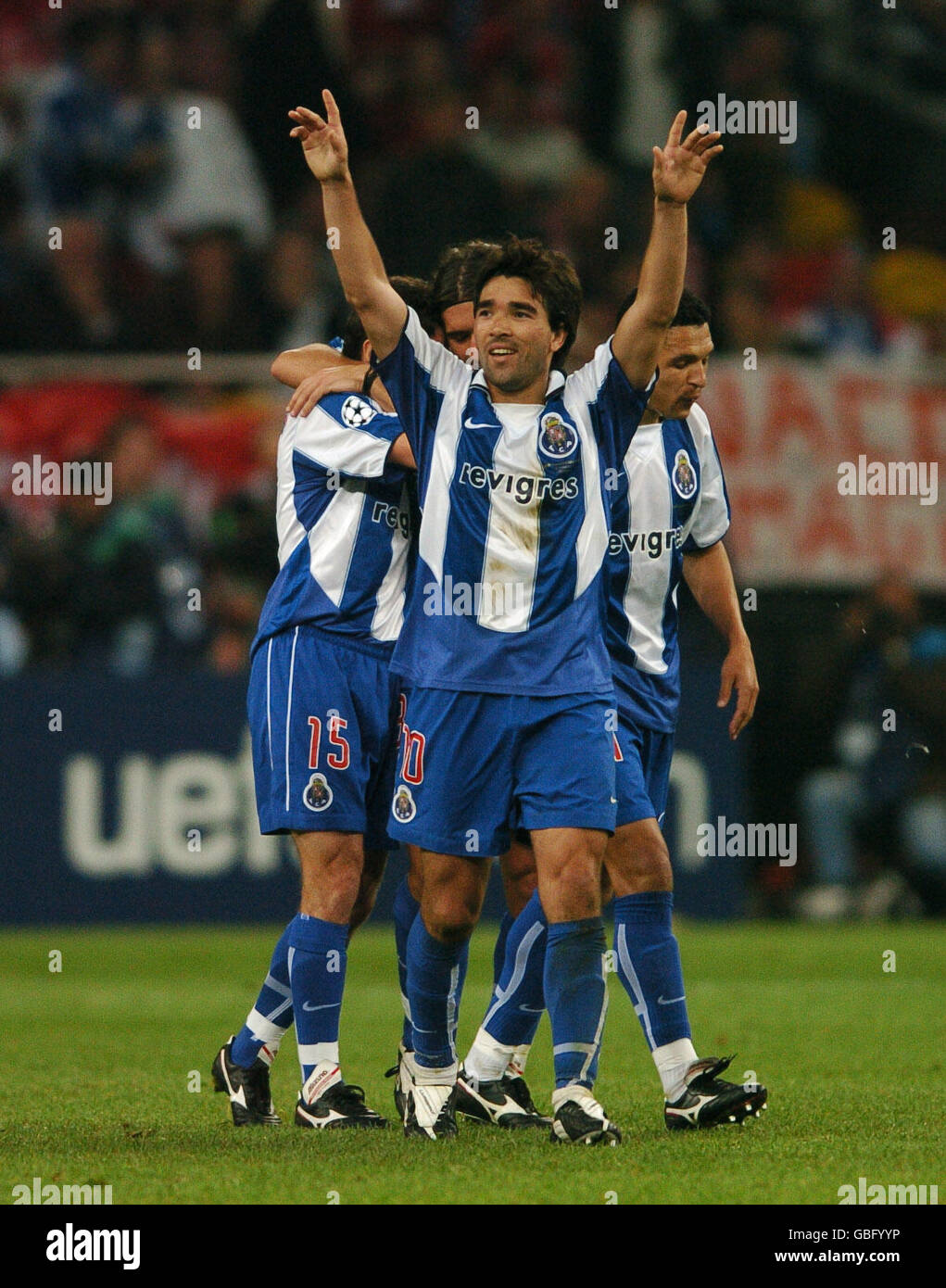 FC Porto's Deco celebrates after scoring the second goal against Monaco ...