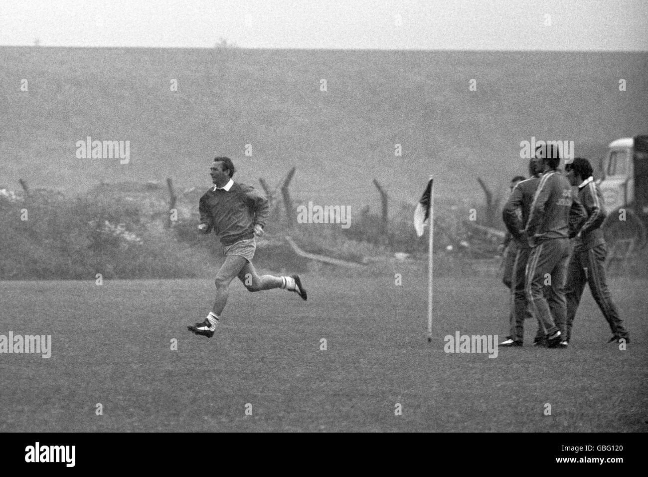 New Leeds United Manager Brian Clough shows the players how its done ...