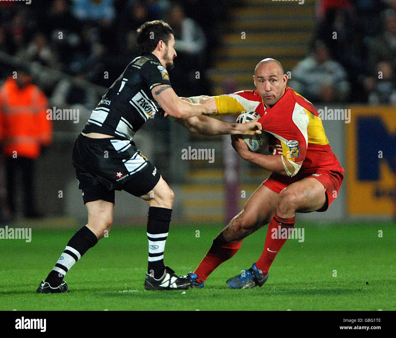 League rugbyl hull fc full length tackling mangsm ampics hi-res stock ...