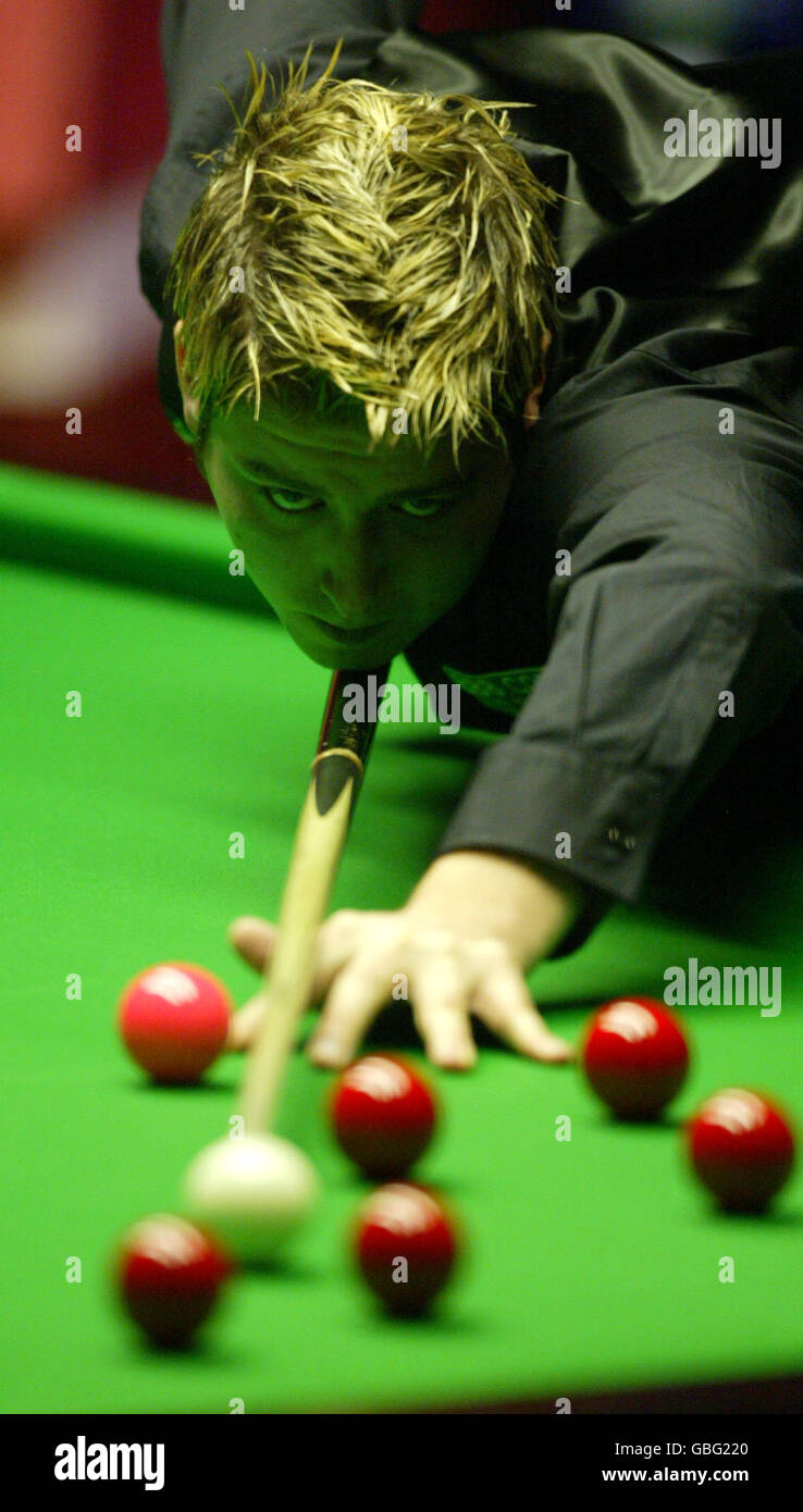 Snooker - Embassy World Championship 2004. Matthew Stevens in action ...