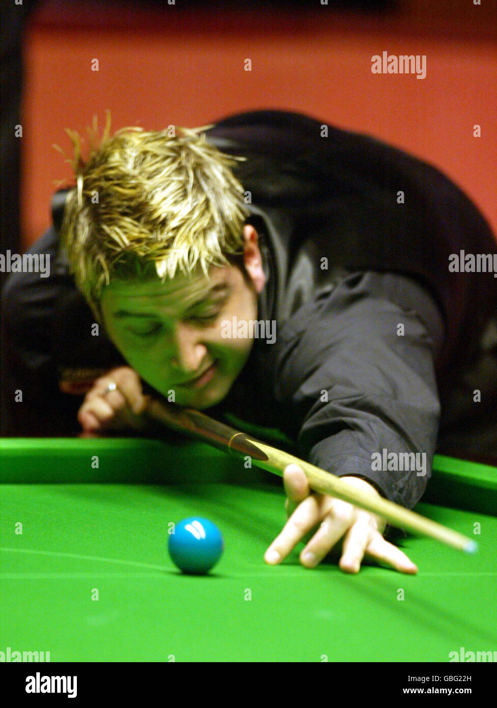 Snooker embassy world championship crucible theatre hi-res stock ...