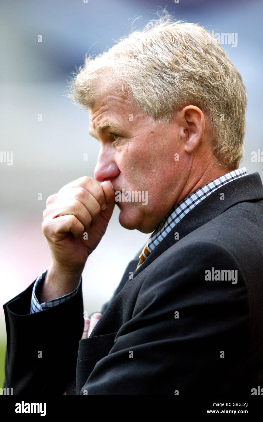 Football profile concentration headshot hi-res stock photography and ...